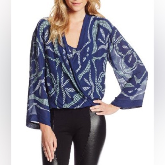 BCBGMaxAzria | Tops | Bcbg Blue Dep Combo Ruthie Long Sleeve Printed ...